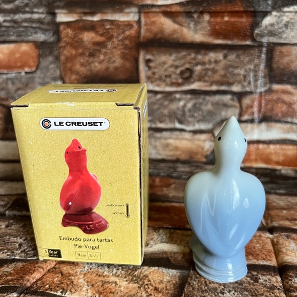 Le Creuset | Kitchen | Le Creuset Pie Bird Coastal Blue | Poshmark